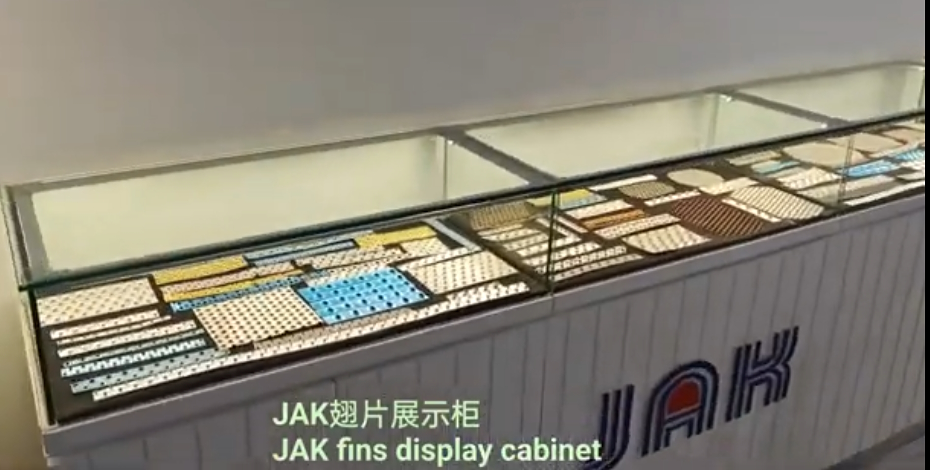 JAK fins display cabinet